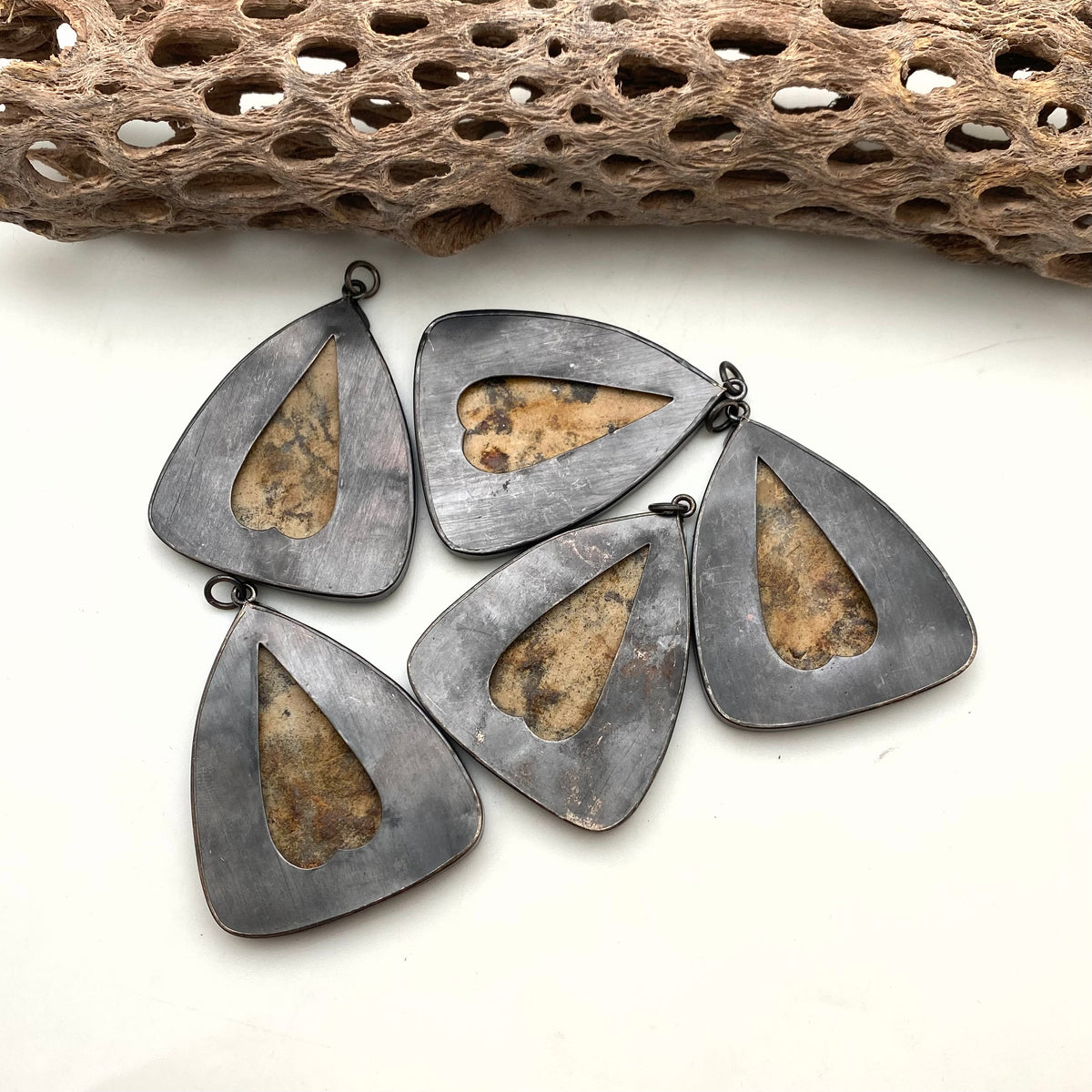 Triangular Amulet Pendant From Thailand (LAP42) – The Mod Ant